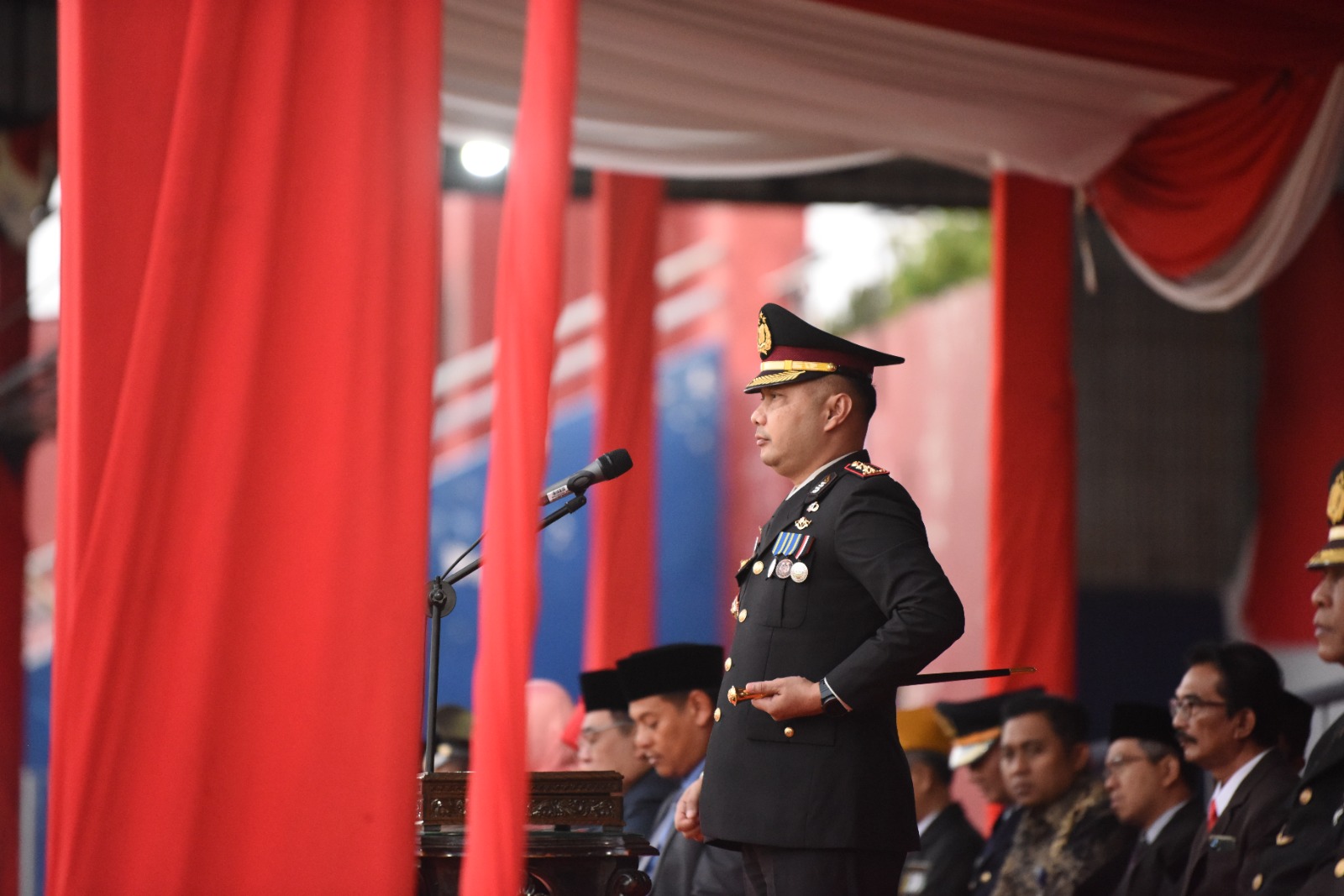 Kapolres Kediri Kota Irup Penurunan Bendera Merah Putih HUT RI Ke - 78 - Pilar Bangsa